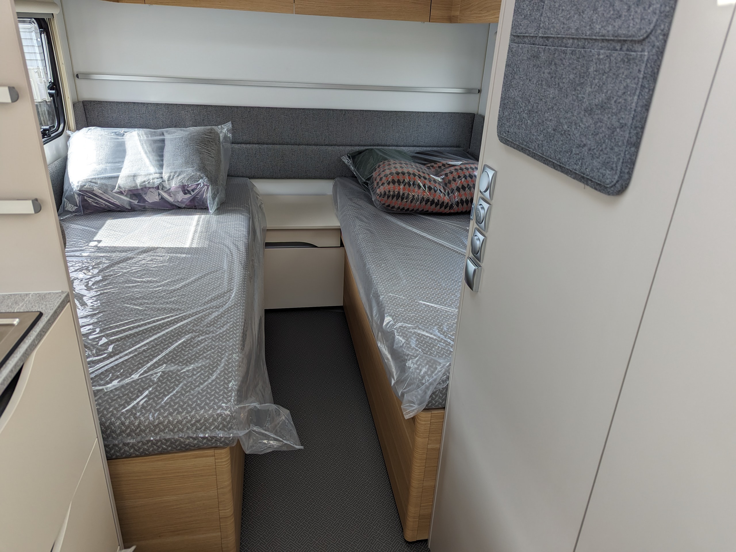 ADORA 542UL | キャンピングカーの新車・中古車販売｜デルタリンク