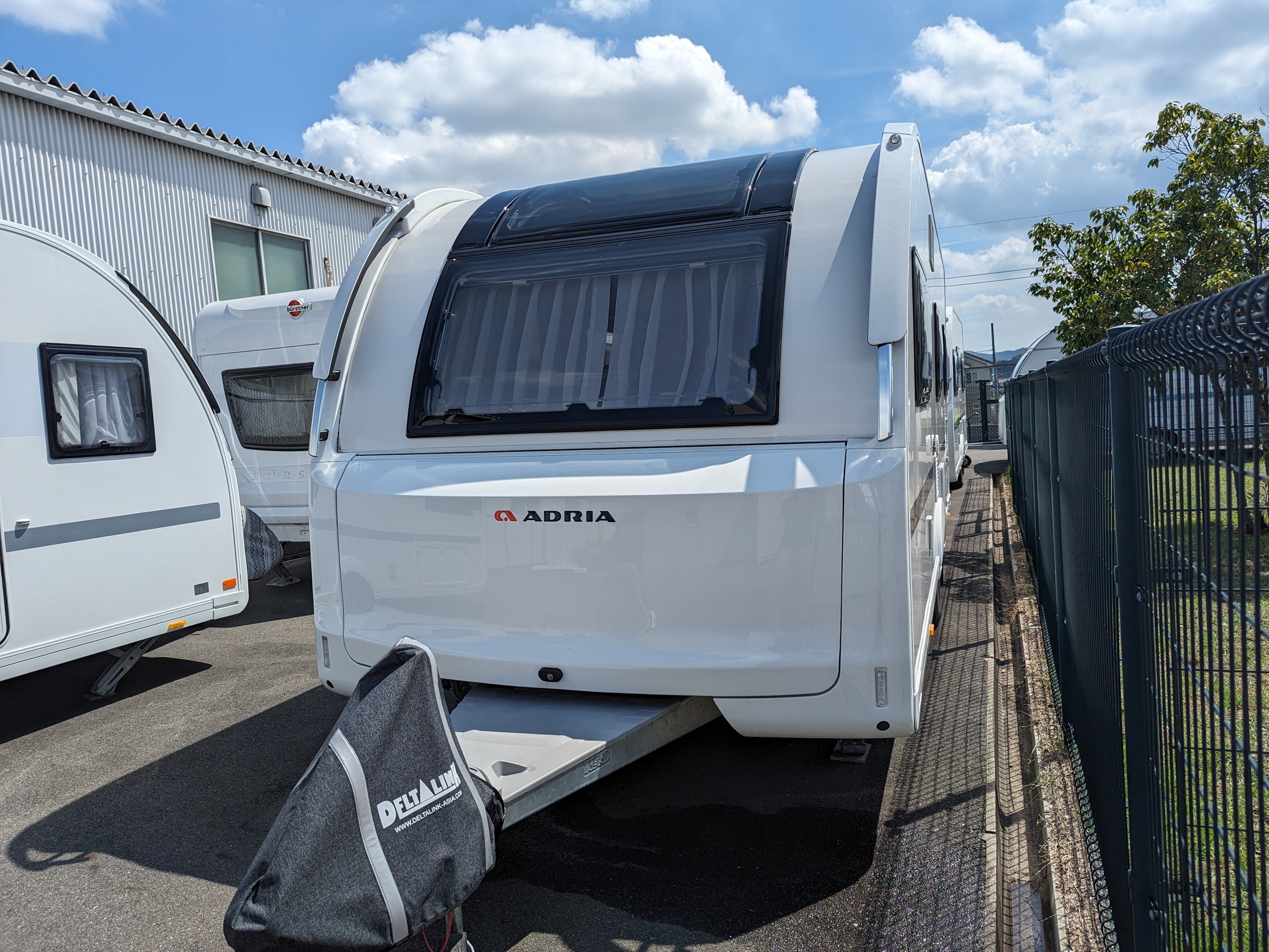 ADORA 542UL | キャンピングカーの新車・中古車販売｜デルタリンク