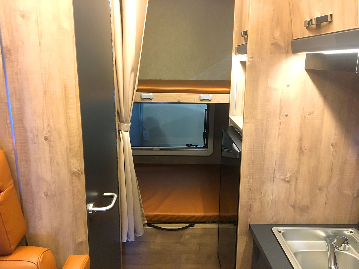 リバティ52DB Lodge | キャンピングカーの新車・中古車販売｜デルタリンク