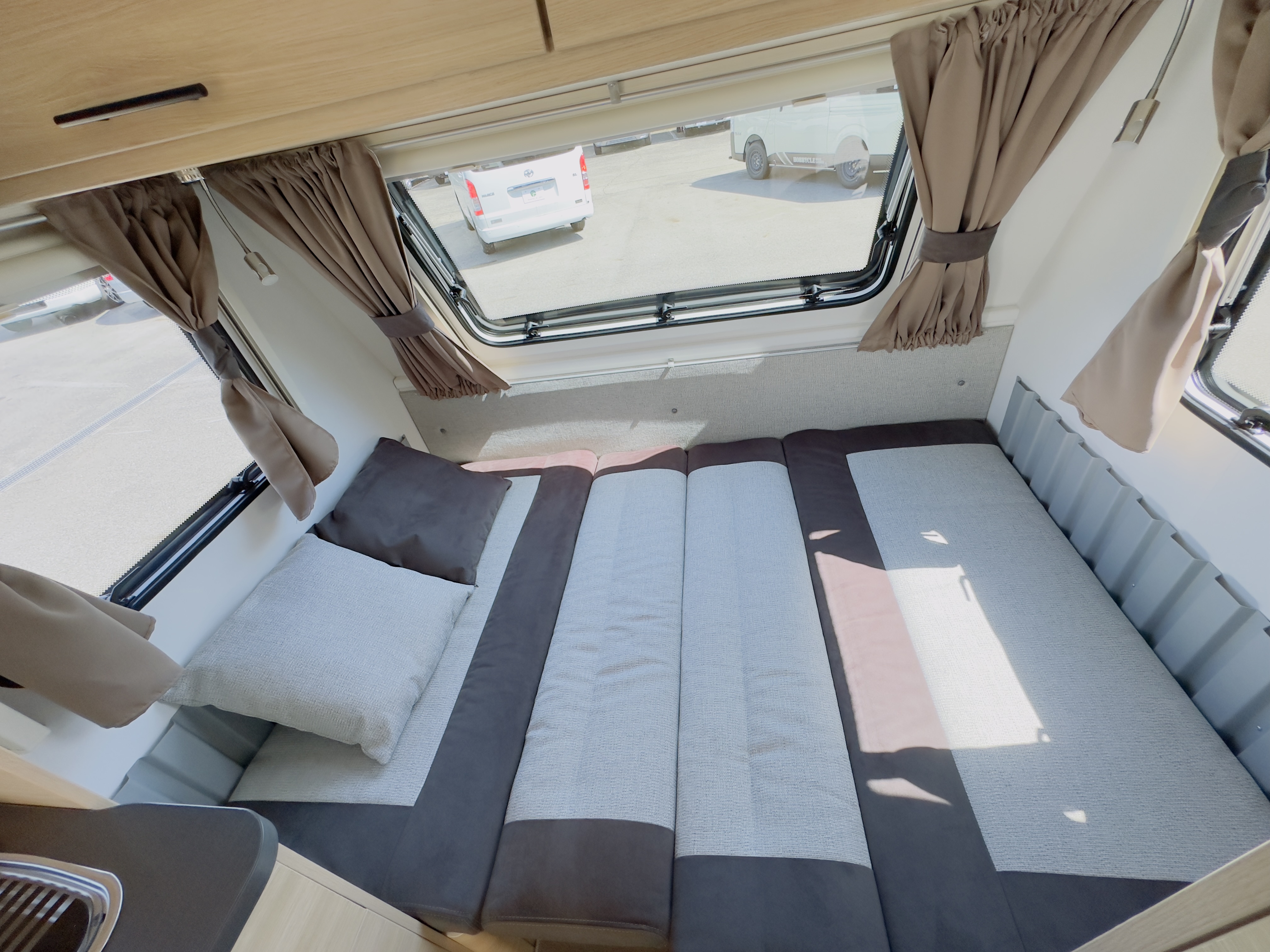 エメロード406 VIP2.0 | キャンピングカーの新車・中古車販売｜デルタリンク