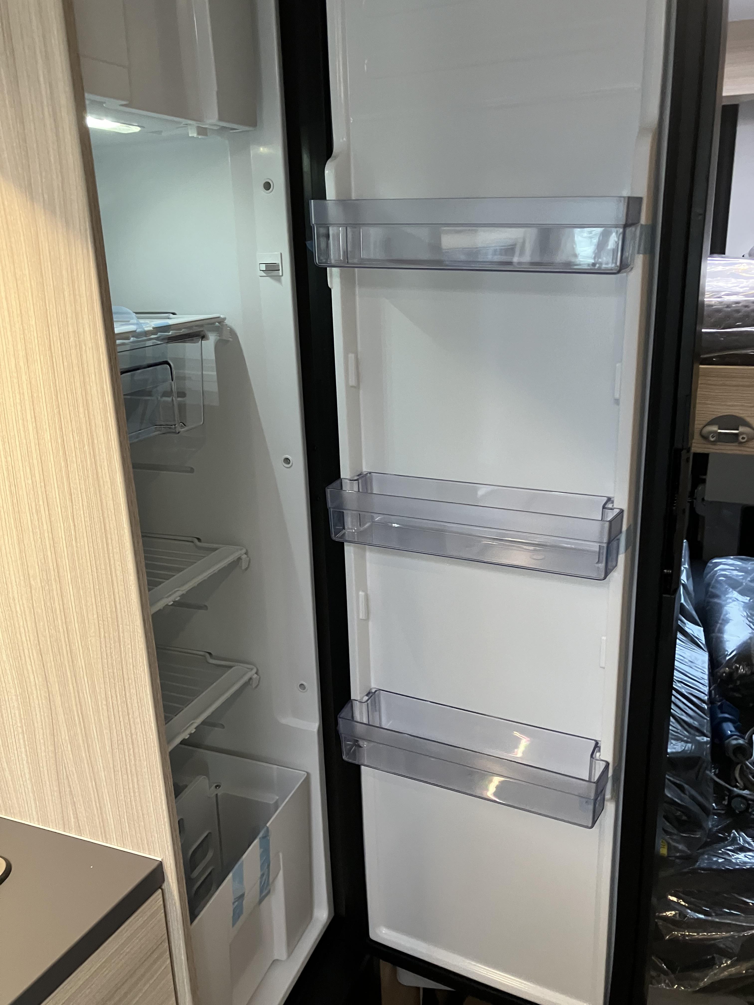 V60SP ファミリー2段ベッド4名就寝 家庭用エアコン装着 | キャンピングカーの新車・中古車販売｜デルタリンク