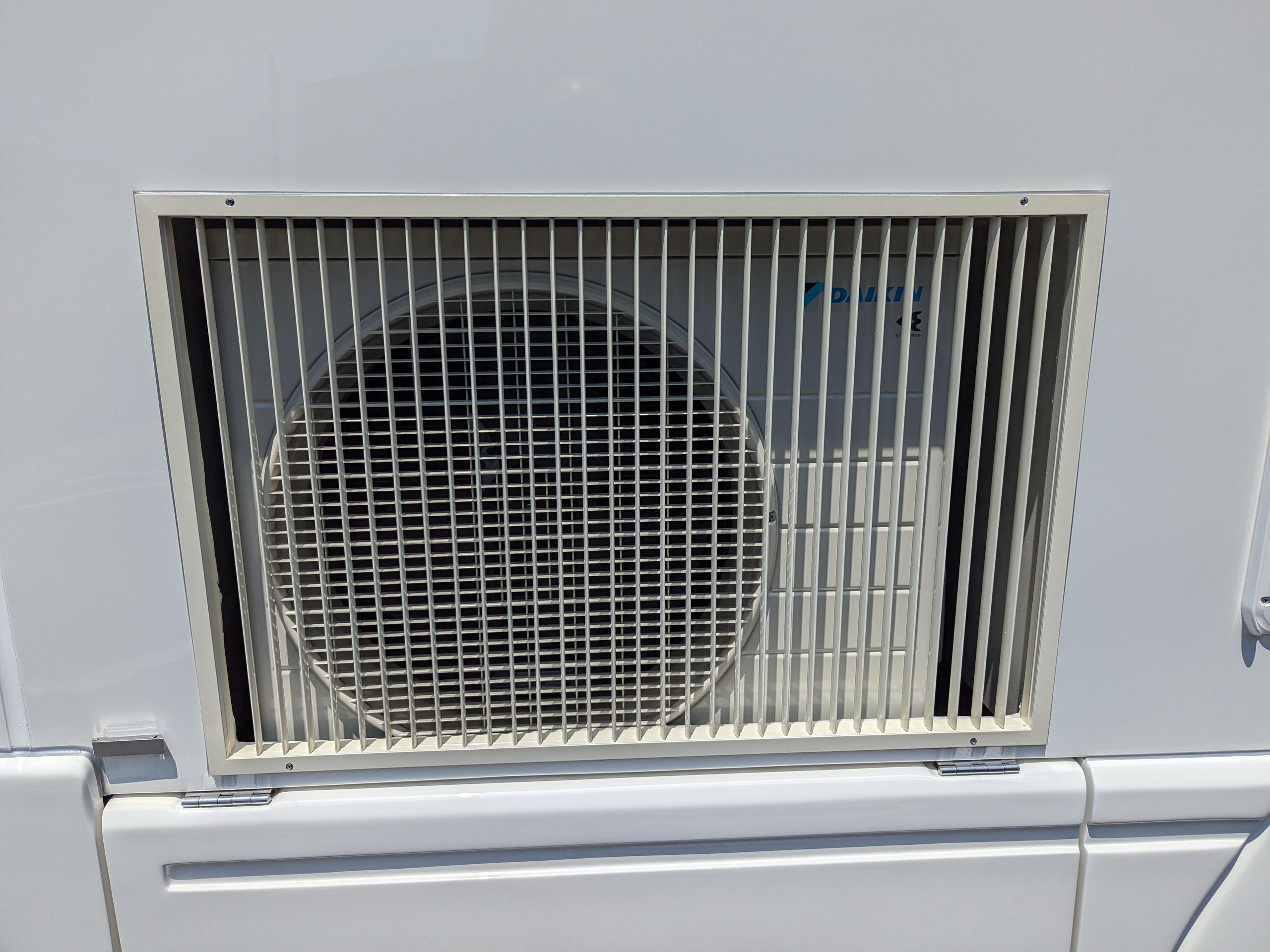 リバティ52DB 4WD | キャンピングカーの新車・中古車販売｜デルタリンク